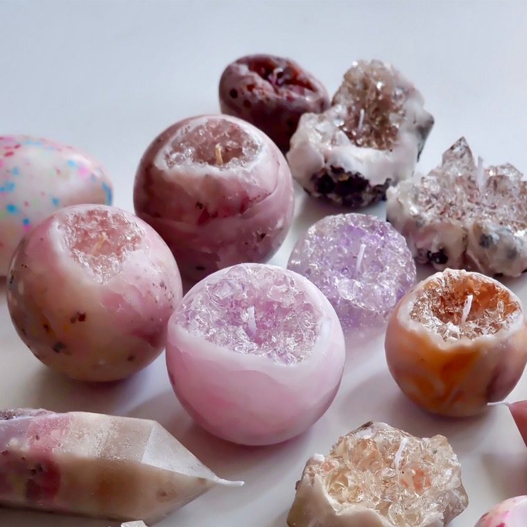 Smile Agate Crystal Candle – Handcrafted Mineral-Inspired Candle